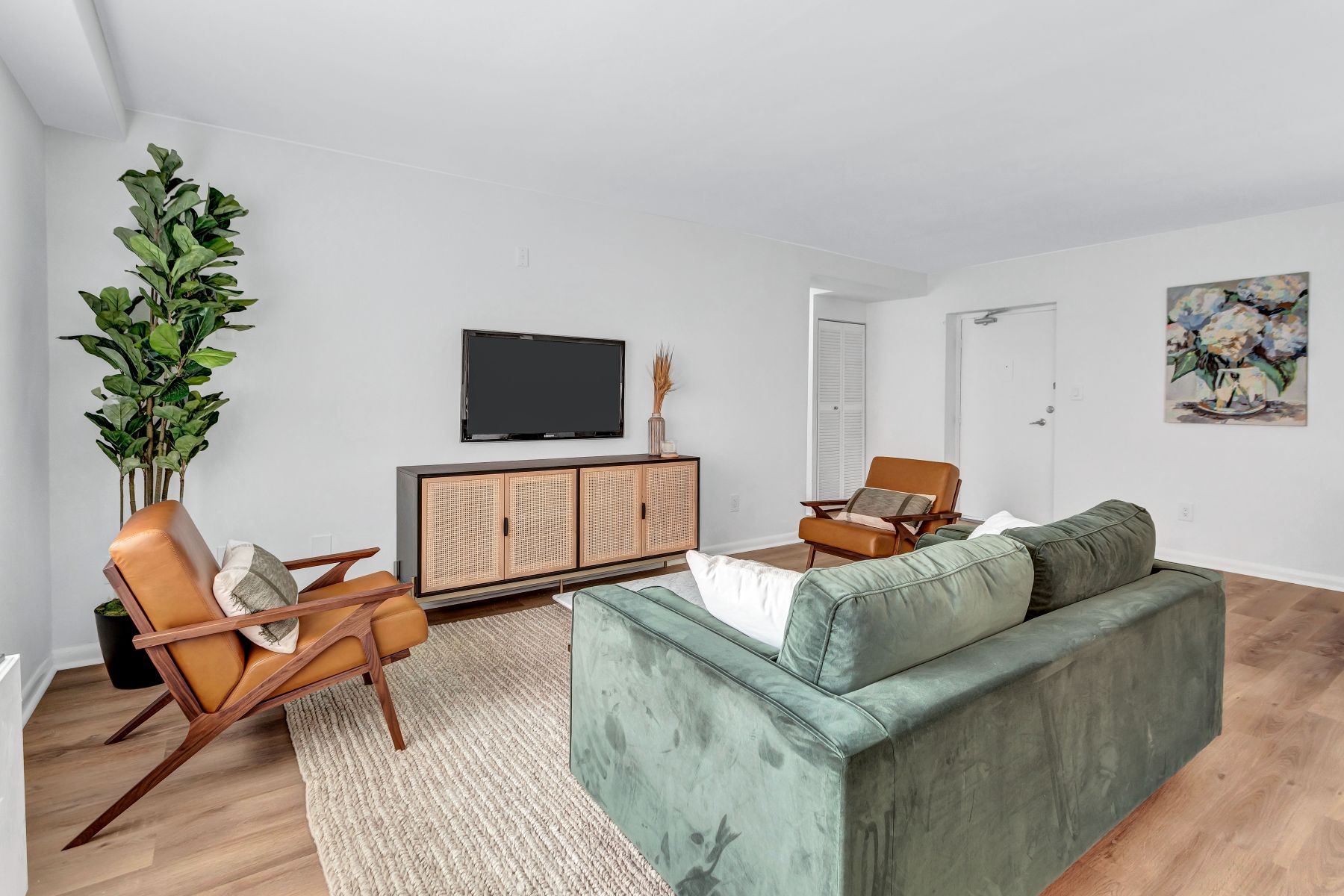 Photo Gallery | Infinity Apartment Homes and Surroundings